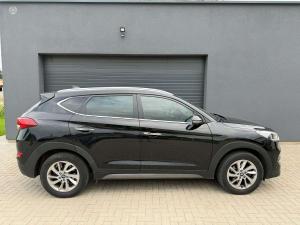 Black Hyundai Tucson 2016 in Utena, with an engine capacity of 1.69 L and mileage of 196 thousand km for 8400 €, photo 4 on AUTOMOTO.COM.LV