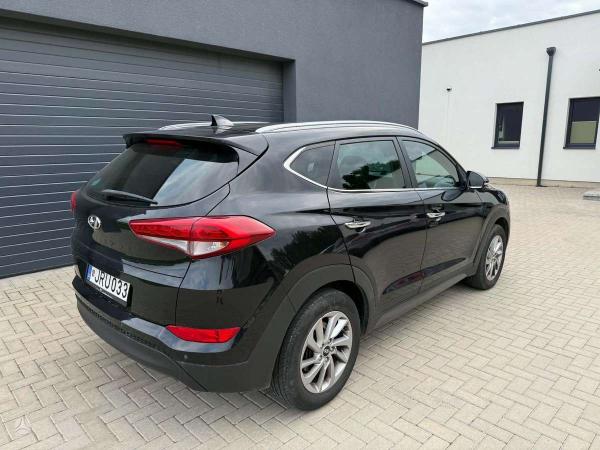 Melns Hyundai Tucson 2016 Utena, ar dzinēja tilpumu 1.69 L un nobraukumu 196 tūkst. km par 8400 €, foto 4 vietnē AUTOMOTO.COM.LV