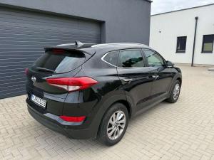 Black Hyundai Tucson 2016 in Utena, with an engine capacity of 1.69 L and mileage of 196 thousand km for 8400 €, photo 5 on AUTOMOTO.COM.LV