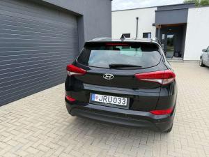 Black Hyundai Tucson 2016 in Utena, with an engine capacity of 1.69 L and mileage of 196 thousand km for 8400 €, photo 6 on AUTOMOTO.COM.LV