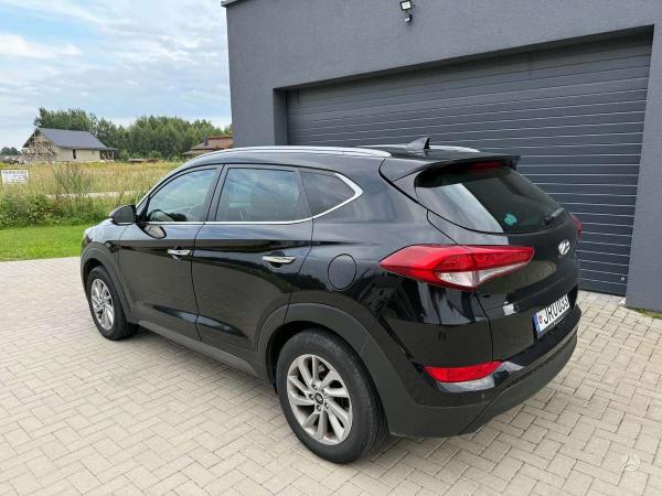 Melns Hyundai Tucson 2016 Utena, ar dzinēja tilpumu 1.69 L un nobraukumu 196 tūkst. km par 8400 €, foto 7 vietnē AUTOMOTO.COM.LV