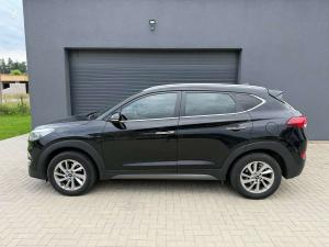 Black Hyundai Tucson 2016 in Utena, with an engine capacity of 1.69 L and mileage of 196 thousand km for 8400 €, photo 9 on AUTOMOTO.COM.LV