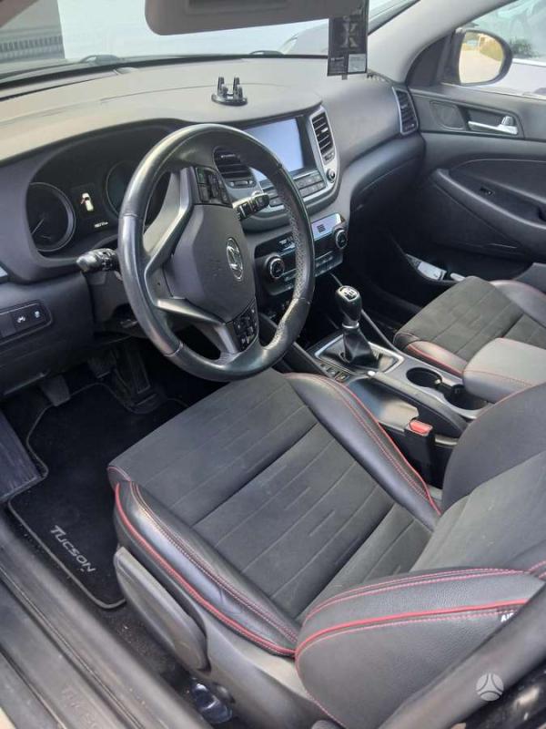 Melns Hyundai Tucson 2016 Utena, ar dzinēja tilpumu 1.69 L un nobraukumu 196 tūkst. km par 8400 €, foto 10 vietnē AUTOMOTO.COM.LV