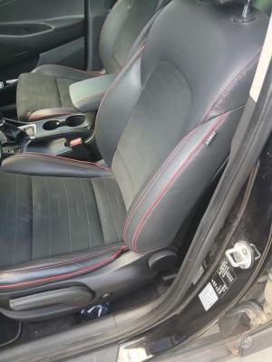 Black Hyundai Tucson 2016 in Utena, with an engine capacity of 1.69 L and mileage of 196 thousand km for 8400 €, photo 13 on AUTOMOTO.COM.LV