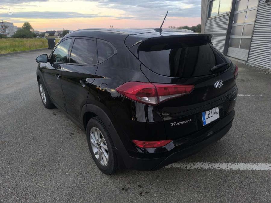 Melns Hyundai Tucson 2016 Radviliškis, ar dzinēja tilpumu 2.00 L un nobraukumu 165 tūkst. km par 10650 €, foto 7 vietnē AUTOMOTO.COM.LV
