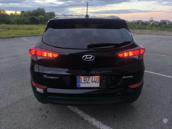 Black Hyundai Tucson 2016 in Radviliskis, with an engine capacity of 2.00 L and mileage of 165 thousand km for 10650 €, photo 7 on AUTOMOTO.COM.LV