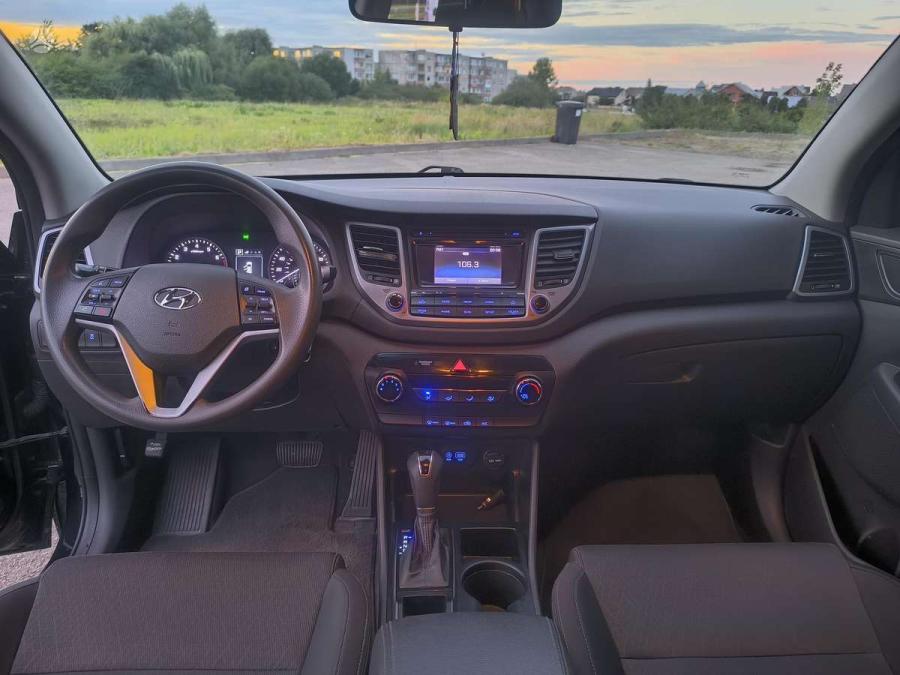 Melns Hyundai Tucson 2016 Radviliškis, ar dzinēja tilpumu 2.00 L un nobraukumu 165 tūkst. km par 10650 €, foto 23 vietnē AUTOMOTO.COM.LV
