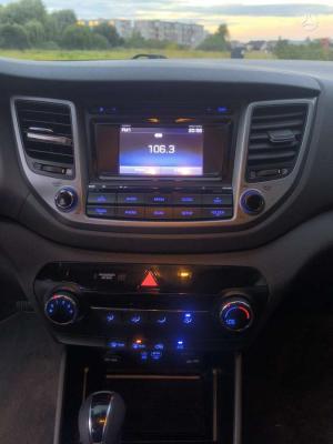 Melns Hyundai Tucson 2016 Radviliškis, ar dzinēja tilpumu 2.00 L un nobraukumu 165 tūkst. km par 10650 €, foto 25 vietnē AUTOMOTO.COM.LV