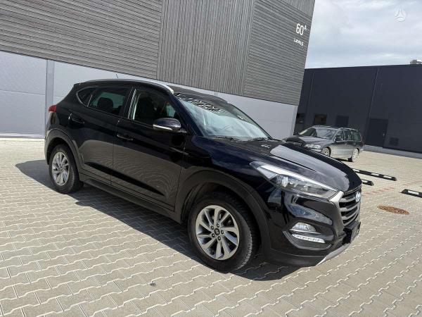Black Hyundai Tucson 2016 in Siauliai, with an engine capacity of 1.69 L and mileage of 197 thousand km for 8400 €, photo 3 on AUTOMOTO.COM.LV