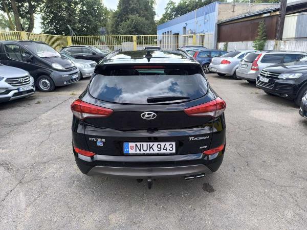 Hyundai Tucson 2016 Šauļi vietnē Melns Hyundai Tucson 2016 Šauļi, ar dzinēja tilpumu 2.00 L un nobraukumu 238 tūkst. km par 10350 €, foto 7 vietnē AUTOMOTO.COM.LV