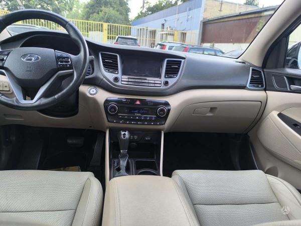 Hyundai Tucson 2016 Šauļi vietnē Melns Hyundai Tucson 2016 Šauļi, ar dzinēja tilpumu 2.00 L un nobraukumu 238 tūkst. km par 10350 €, foto 10 vietnē AUTOMOTO.COM.LV