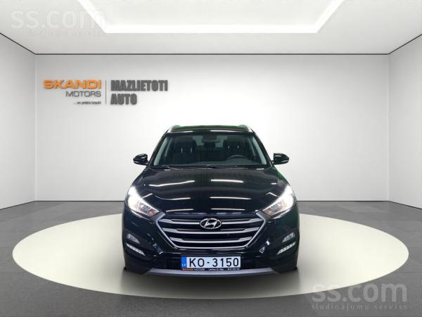 Black Hyundai Tucson 2016 in Riga, with an engine capacity of 1.70 L and mileage of 154 thousand km for 10990 €, photo 3 on AUTOMOTO.COM.LV