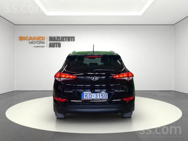 Black Hyundai Tucson 2016 in Riga, with an engine capacity of 1.70 L and mileage of 154 thousand km for 10990 €, photo 6 on AUTOMOTO.COM.LV