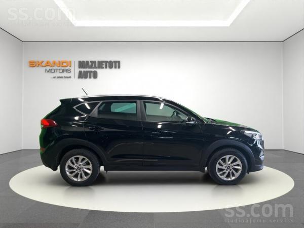 Black Hyundai Tucson 2016 in Riga, with an engine capacity of 1.70 L and mileage of 154 thousand km for 10990 €, photo 8 on AUTOMOTO.COM.LV