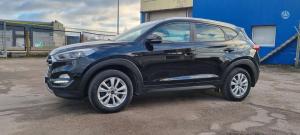 Black Hyundai Tucson 2017 in Siauliai, with an engine capacity of 1.59 L and mileage of 193 thousand km for 10777 €, photo 2 on AUTOMOTO.COM.LV