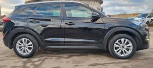 Black Hyundai Tucson 2017 in Siauliai, with an engine capacity of 1.59 L and mileage of 193 thousand km for 10777 €, photo 3 on AUTOMOTO.COM.LV