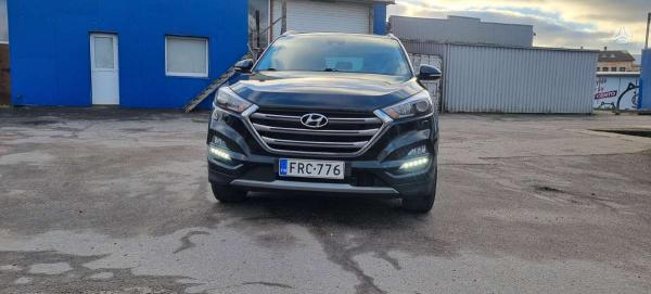 Black Hyundai Tucson 2017 in Siauliai, with an engine capacity of 1.59 L and mileage of 193 thousand km for 10777 €, photo 5 on AUTOMOTO.COM.LV