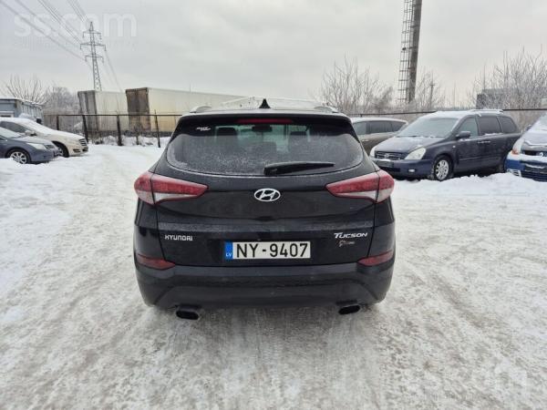 Black Hyundai Tucson 2017 in Riga, with an engine capacity of 1.70 L and mileage of 171 thousand km for 12990 €, photo 7 on AUTOMOTO.COM.LV