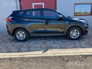 Melns Hyundai Tucson 2017 Talsi, ar dzinēja tilpumu 2.00 L un nobraukumu 199 tūkst. km par 12500 €, foto 3 vietnē AUTOMOTO.COM.LV