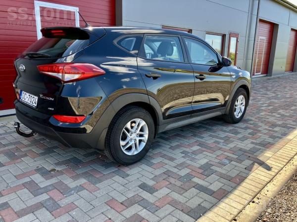 Melns Hyundai Tucson 2017 Talsi, ar dzinēja tilpumu 2.00 L un nobraukumu 199 tūkst. km par 12500 €, foto 3 vietnē AUTOMOTO.COM.LV