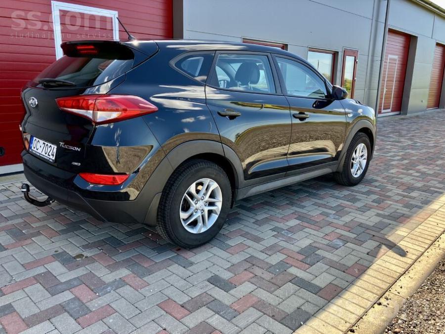 Melns Hyundai Tucson 2017 Talsi, ar dzinēja tilpumu 2.00 L un nobraukumu 199 tūkst. km par 12500 €, foto 4 vietnē AUTOMOTO.COM.LV