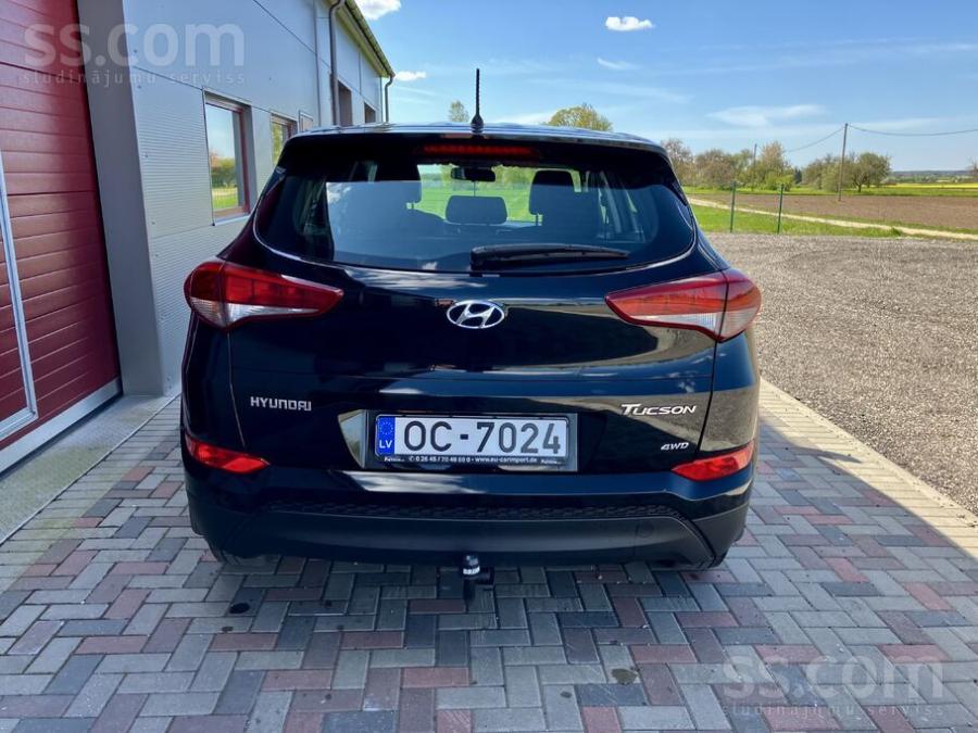 Melns Hyundai Tucson 2017 Talsi, ar dzinēja tilpumu 2.00 L un nobraukumu 199 tūkst. km par 12500 €, foto 5 vietnē AUTOMOTO.COM.LV