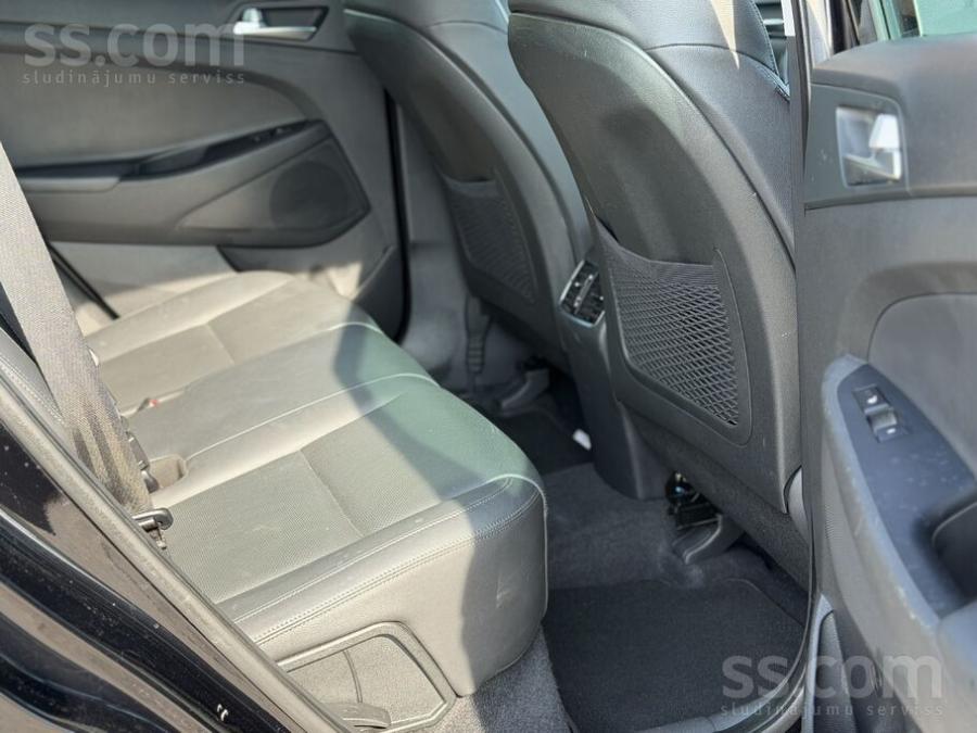 Melns Hyundai Tucson 2017 Rīga, ar dzinēja tilpumu 1.60 L un nobraukumu 99 tūkst. km par 13900 €, foto 17 vietnē AUTOMOTO.COM.LV