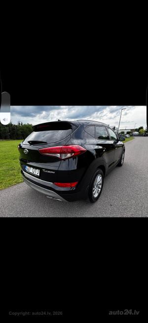 Black Hyundai Tucson 2017 in Tallinn, with an engine capacity of 1.60 L and mileage of 115 thousand km for 12500 €, photo 8 on AUTOMOTO.COM.LV