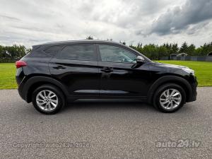 Black Hyundai Tucson 2017 in Tallinn, with an engine capacity of 1.60 L and mileage of 115 thousand km for 12500 €, photo 9 on AUTOMOTO.COM.LV