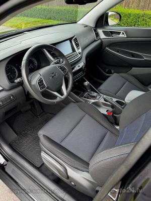 Black Hyundai Tucson 2017 in Tallinn, with an engine capacity of 1.60 L and mileage of 115 thousand km for 12500 €, photo 10 on AUTOMOTO.COM.LV