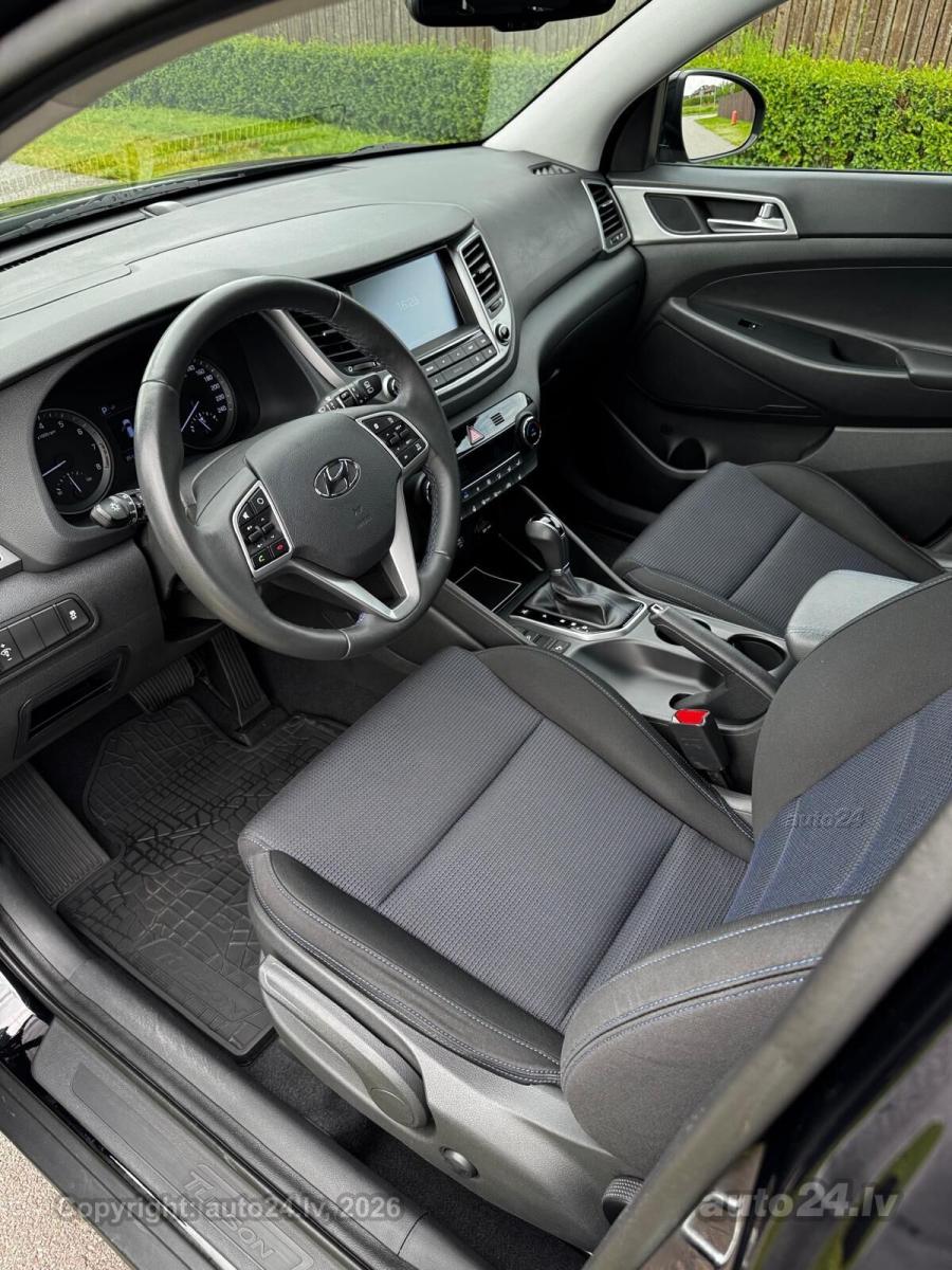 Black Hyundai Tucson 2017 in Tallinn, with an engine capacity of 1.60 L and mileage of 115 thousand km for 12500 €, photo 10 on AUTOMOTO.COM.LV