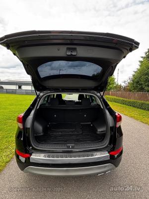Black Hyundai Tucson 2017 in Tallinn, with an engine capacity of 1.60 L and mileage of 115 thousand km for 12500 €, photo 13 on AUTOMOTO.COM.LV