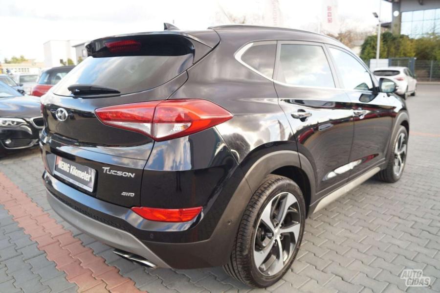 Black Hyundai Tucson 2018 in Kaunas, with an engine capacity of 2.00 L and mileage of 82 thousand km for 22287 €, photo 7 on AUTOMOTO.COM.LV