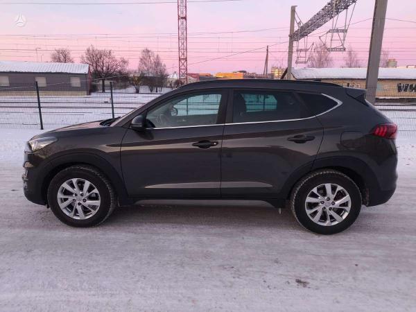 Black Hyundai Tucson 2018 in Siauliai, with an engine capacity of 1.60 L and mileage of 86 thousand km for 15600 €, photo 8 on AUTOMOTO.COM.LV
