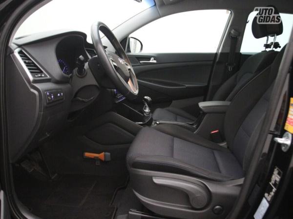 Black Hyundai Tucson 2018 in Vilnius, with an engine capacity of 1.60 L and mileage of 142 thousand km for 13399 €, photo 4 on AUTOMOTO.COM.LV