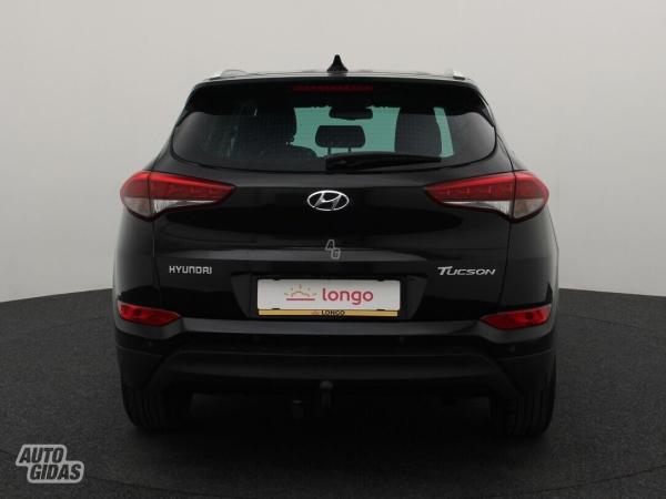 Black Hyundai Tucson 2018 in Vilnius, with an engine capacity of 1.60 L and mileage of 142 thousand km for 13399 €, photo 5 on AUTOMOTO.COM.LV