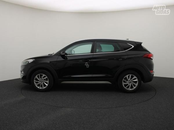 Black Hyundai Tucson 2018 in Vilnius, with an engine capacity of 1.60 L and mileage of 142 thousand km for 13399 €, photo 6 on AUTOMOTO.COM.LV