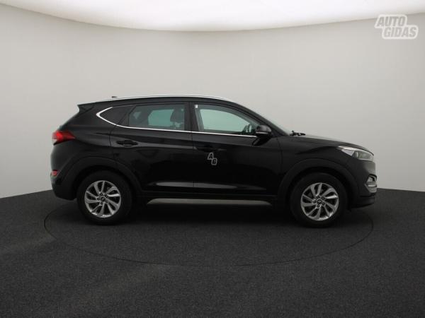 Black Hyundai Tucson 2018 in Vilnius, with an engine capacity of 1.60 L and mileage of 142 thousand km for 13399 €, photo 9 on AUTOMOTO.COM.LV