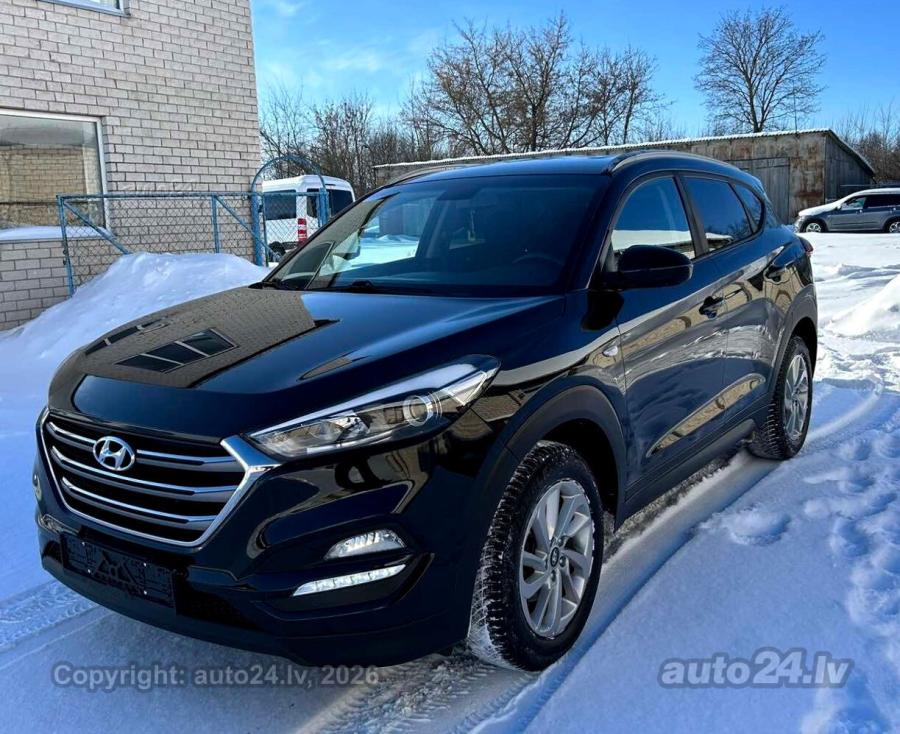 Black Hyundai Tucson 2018 in Tallinn, with an engine capacity of 1.70 L and mileage of 195 thousand km for 11450 €, photo 2 on AUTOMOTO.COM.LV