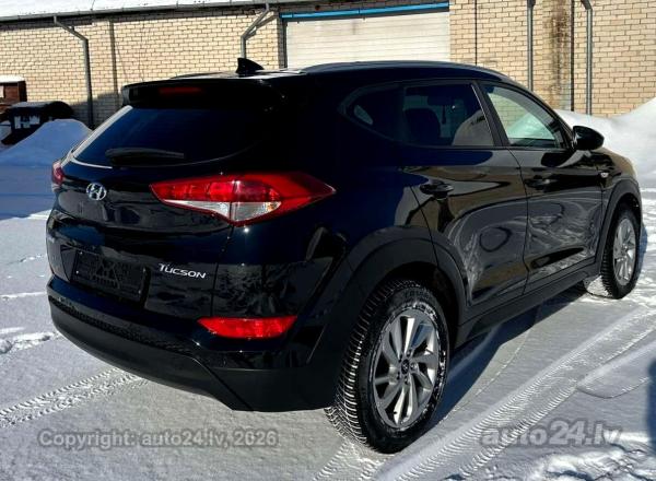 Melns Hyundai Tucson 2018 Tallina, ar dzinēja tilpumu 1.70 L un nobraukumu 195 tūkst. km par 11450 €, foto 3 vietnē AUTOMOTO.COM.LV
