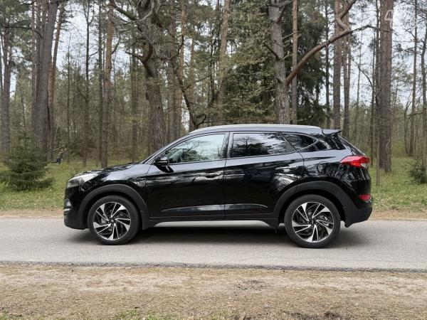 Black Hyundai Tucson 2018 in Vilnius, with an engine capacity of 1.60 L and mileage of 142 thousand km for 10600 €, photo 8 on AUTOMOTO.COM.LV