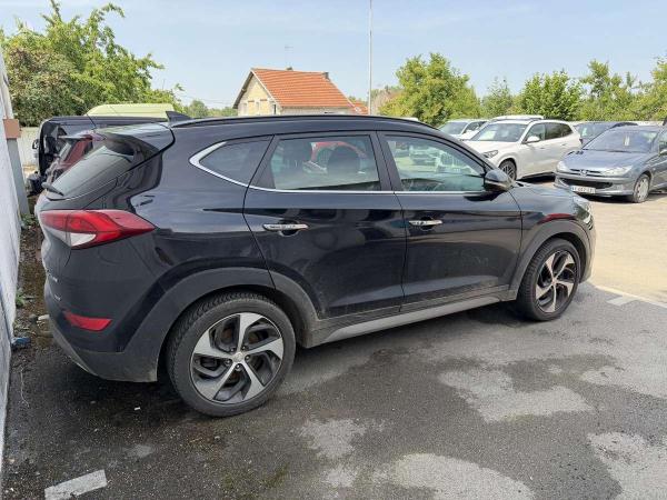 Melns Hyundai Tucson 2018 Tauragė, ar dzinēja tilpumu 2.00 L un nobraukumu 178 tūkst. km par 10200 €, foto 3 vietnē AUTOMOTO.COM.LV