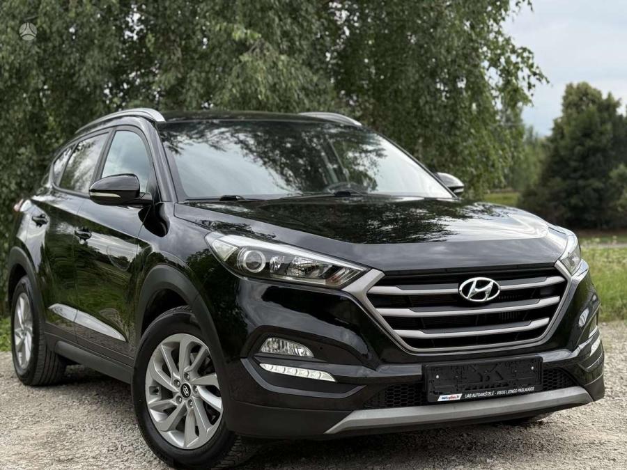 Black Hyundai Tucson 2018 in Siauliai, with an engine capacity of 2.00 L and mileage of 172 thousand km for 14950 €, photo 1 on AUTOMOTO.COM.LV