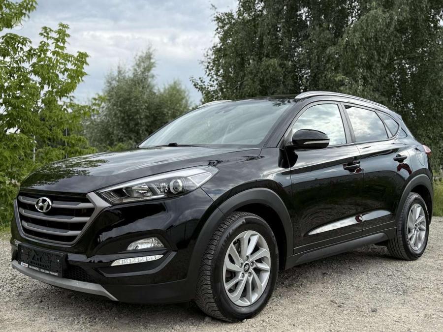 Black Hyundai Tucson 2018 in Siauliai, with an engine capacity of 2.00 L and mileage of 172 thousand km for 14950 €, photo 5 on AUTOMOTO.COM.LV