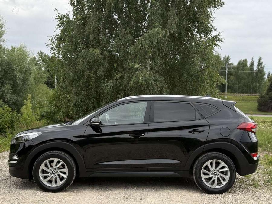 Black Hyundai Tucson 2018 in Siauliai, with an engine capacity of 2.00 L and mileage of 172 thousand km for 14950 €, photo 6 on AUTOMOTO.COM.LV