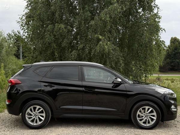 Black Hyundai Tucson 2018 in Siauliai, with an engine capacity of 2.00 L and mileage of 172 thousand km for 14950 €, photo 6 on AUTOMOTO.COM.LV