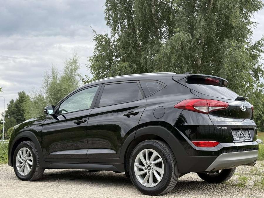 Black Hyundai Tucson 2018 in Siauliai, with an engine capacity of 2.00 L and mileage of 172 thousand km for 14950 €, photo 8 on AUTOMOTO.COM.LV