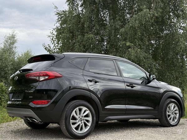 Black Hyundai Tucson 2018 in Siauliai, with an engine capacity of 2.00 L and mileage of 172 thousand km for 14950 €, photo 8 on AUTOMOTO.COM.LV