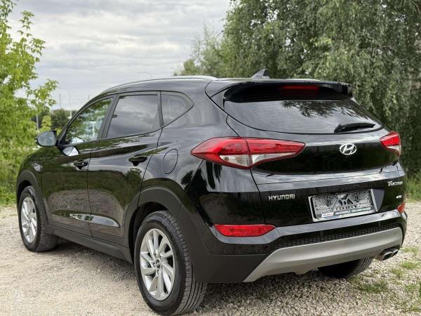 Black Hyundai Tucson 2018 in Siauliai, with an engine capacity of 2.00 L and mileage of 172 thousand km for 14950 €, photo 9 on AUTOMOTO.COM.LV