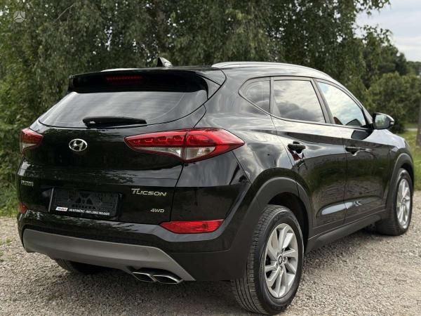 Black Hyundai Tucson 2018 in Siauliai, with an engine capacity of 2.00 L and mileage of 172 thousand km for 14950 €, photo 10 on AUTOMOTO.COM.LV